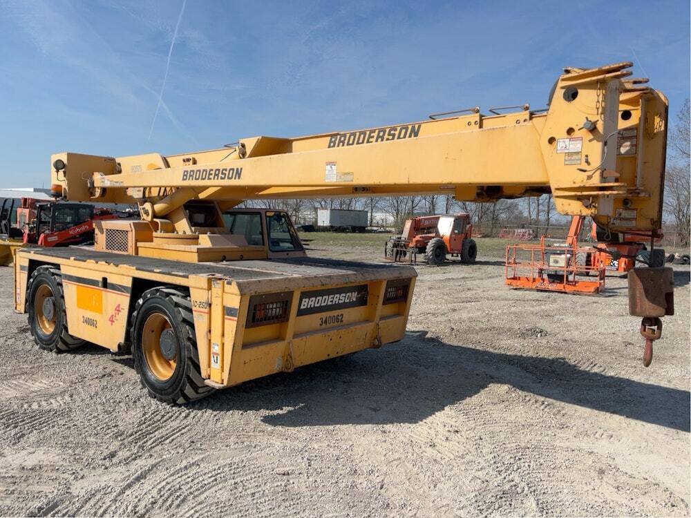 2013 Broderson IC-250-3D #2327